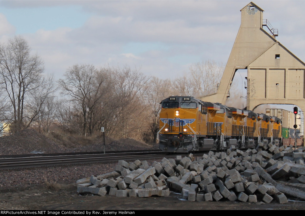 UP 8119 & others (1)